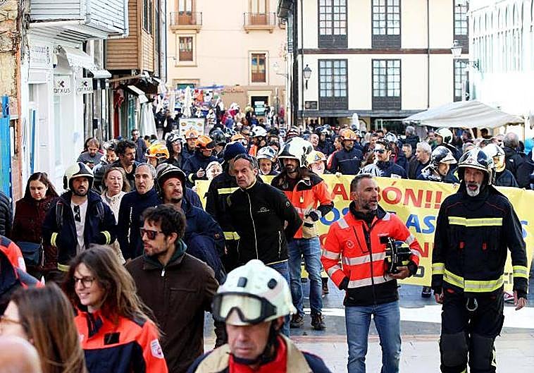 El grito de los bomberos en Asturias: «Nos faltan manos para apagar el fuego» | El Comercio ...